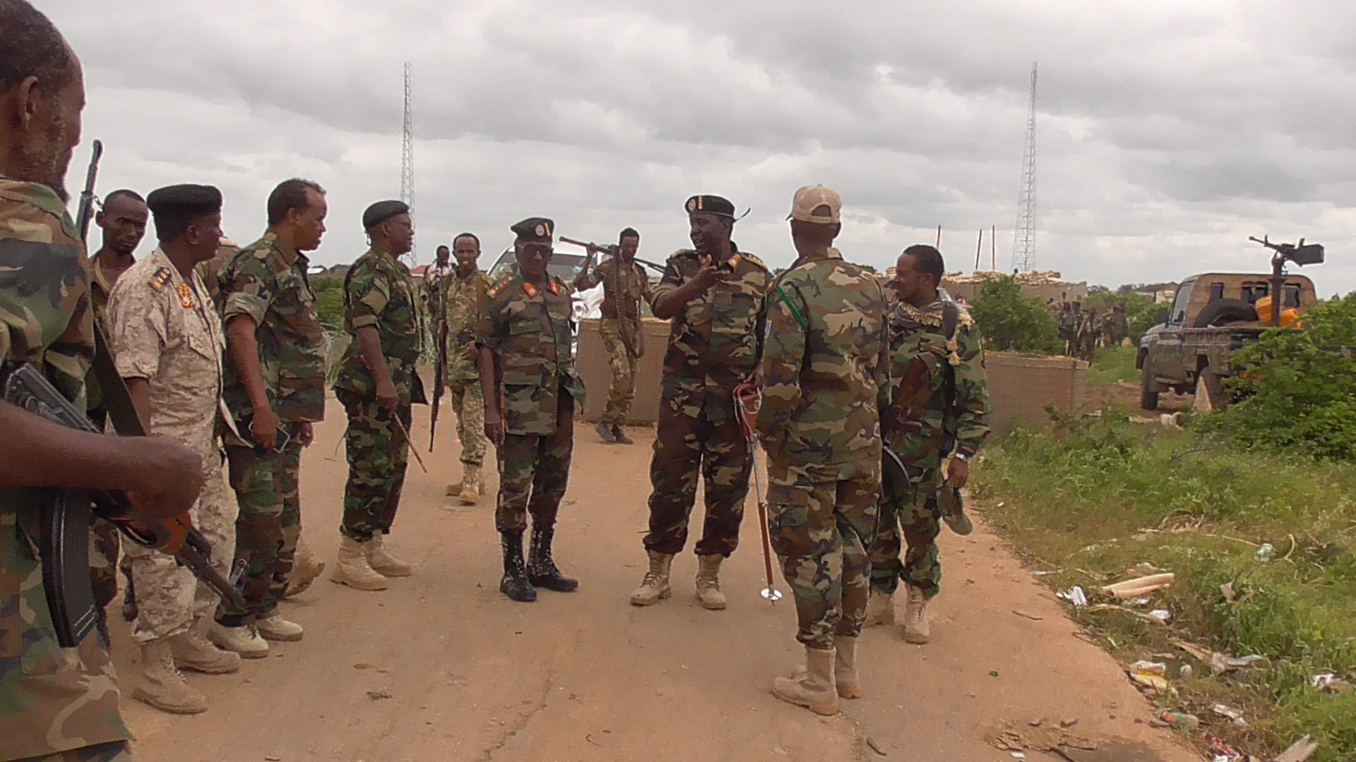 Ciidamo kamid ah militariga oo ka baxay oo deegaamo ka mid ah ... Ciidamo kamid ah militariga oo ka baxay oo deegaamo ka mid ah ...