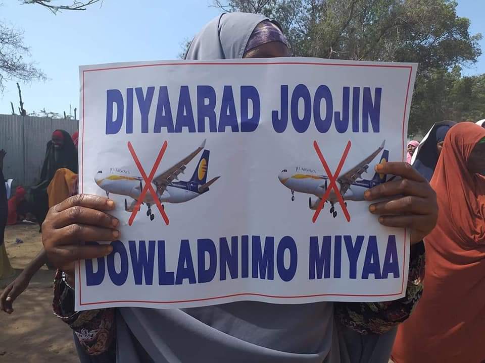 Dibad bax looga soo horjeeday dowladda oo kismaayo ka dhacay (Sawiro ... Dibad bax looga soo horjeeday dowladda oo kismaayo ka dhacay (Sawiro ...
