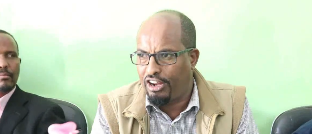 Xildhibaano ka tirsan Barlamaanka Puntland oo kormeer ku maraya degaano ... Xildhibaano ka tirsan Barlamaanka Puntland oo kormeer ku maraya degaano ...