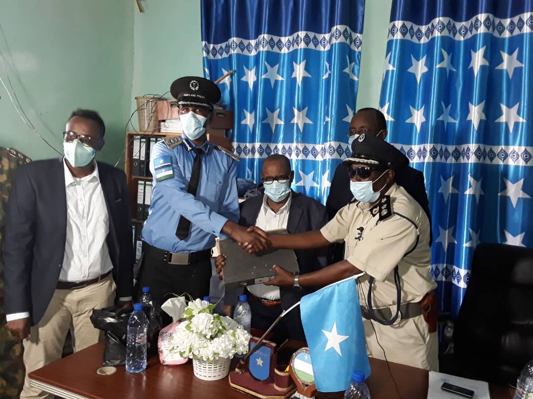Taliyaha Cusub ee qaybta Booliska Gobalka Mudug oo maanta xilka la ... Taliyaha Cusub ee qaybta Booliska Gobalka Mudug oo maanta xilka la ...