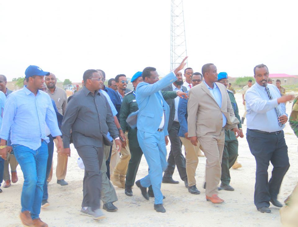 Madaxweyne Qoorqoor oo kormeer ku maraya degaano ka tirsan Gobalka ... Madaxweyne Qoorqoor oo kormeer ku maraya degaano ka tirsan Gobalka ...