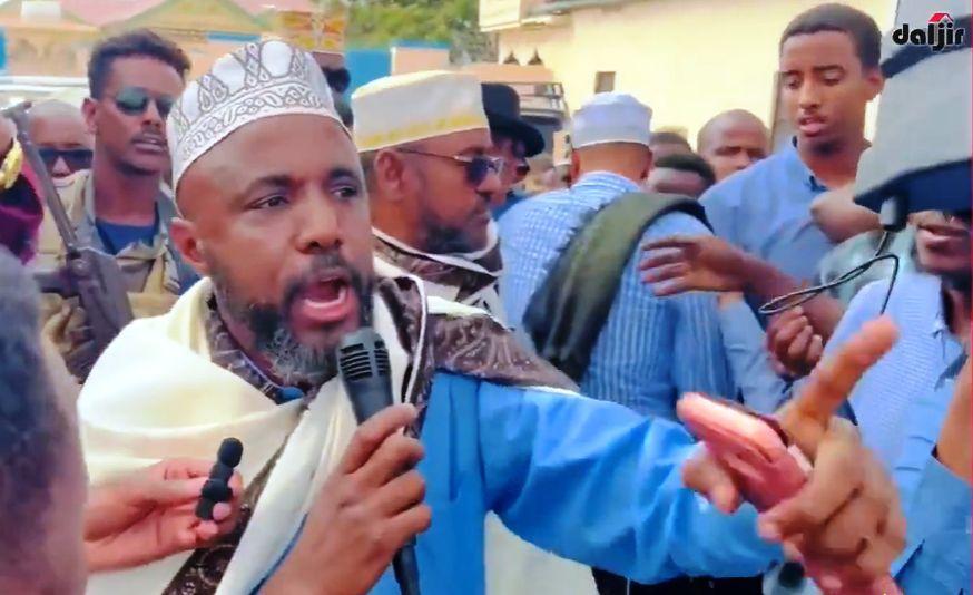 Garaad Jaamac Garaad Cali oo ka hadlay colaada Ceerigaabo – Radio Daljir Garaad Jaamac Garaad Cali oo ka hadlay colaada Ceerigaabo – Radio Daljir